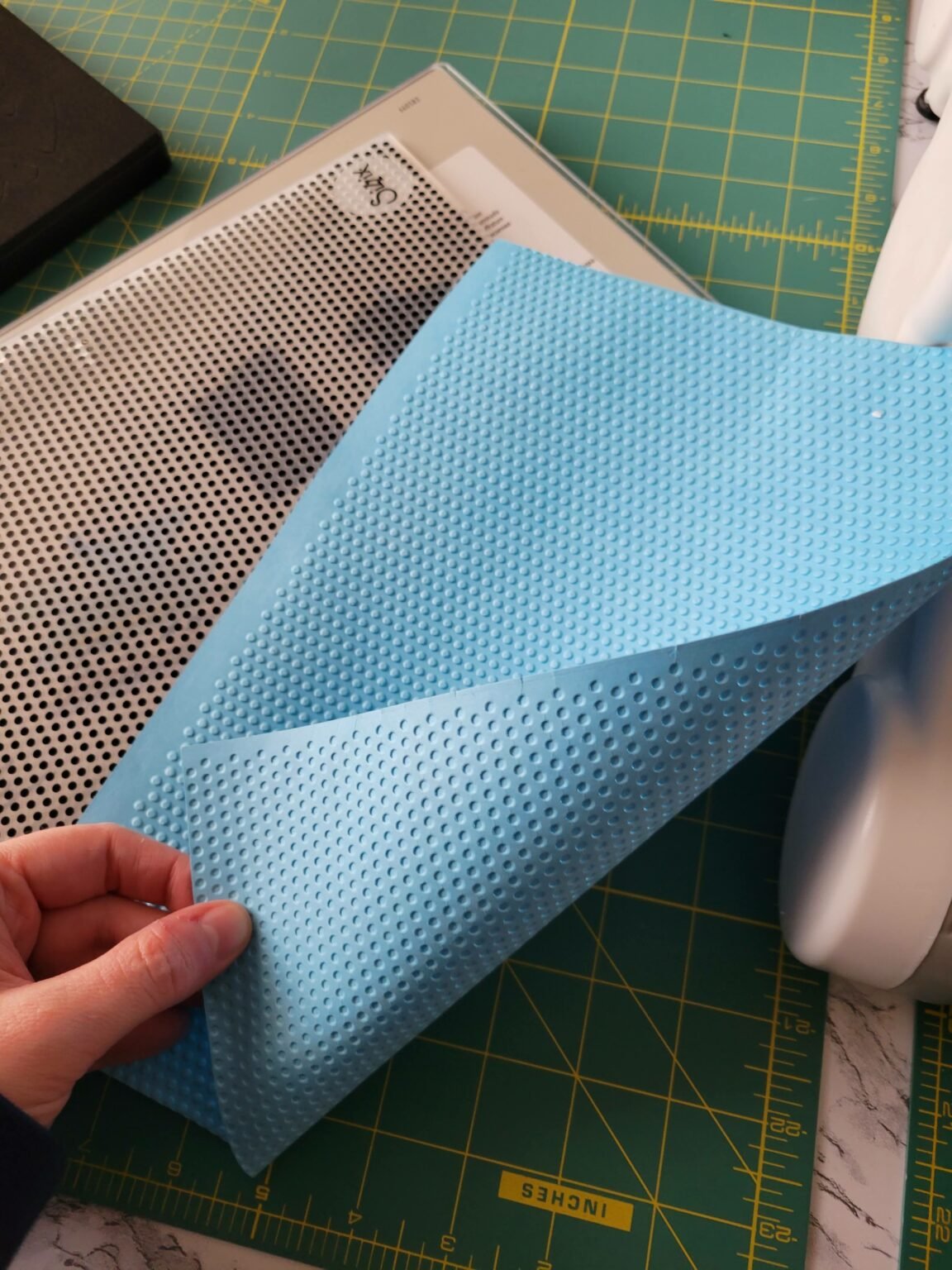 5 Best Fabric Cutting Machines For Quilting & Sewing (2024)