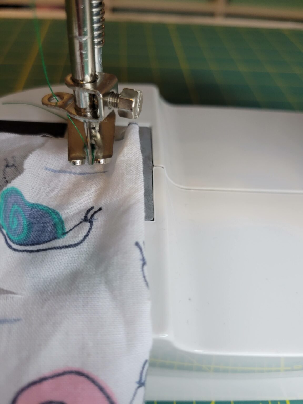 How To Use A Mini Sewing Machine (Step-By-Step Tutorial)
