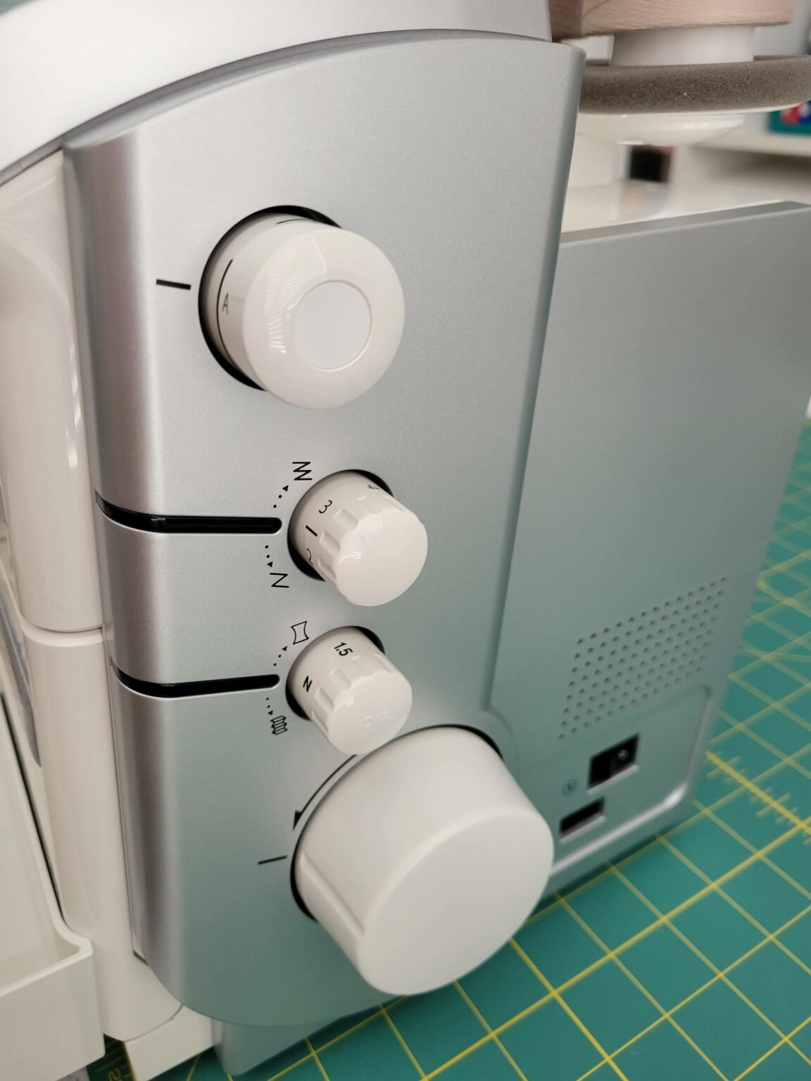 7 Awesome Sergers With Automatic Tension